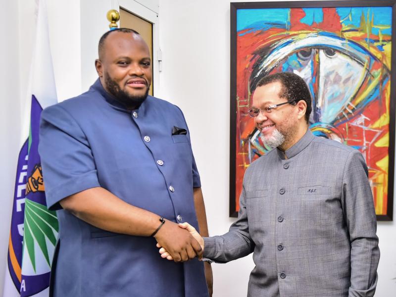 Salubrité à Kinshasa : le pasteur Marcello Tunasi en soutien à l’action de Daniel Bumba pour la ...